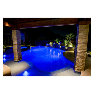 Transitional Curved Pool with Amazing Water Features - Transitional ...