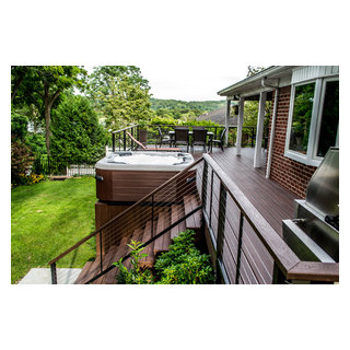 Bullfrog spa 462 Hot Tub with Trex Decking and Cable rail - Traditional ...