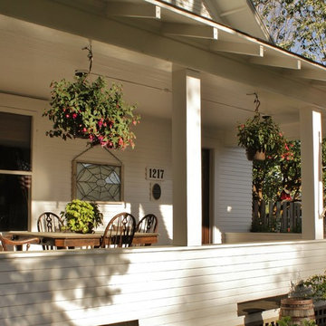 75 Farmhouse Porch Ideas You'll Love - January, 2025 | Houzz