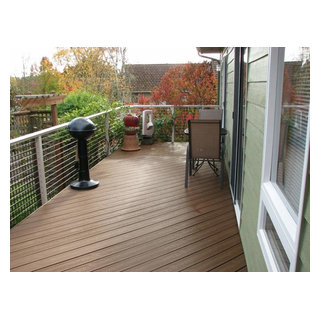 White Aluminum Post and Round Shaped Top Rail with Stainless Cable ...