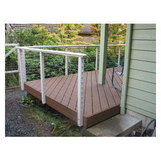 White Aluminum Post and Round Shaped Top Rail with Stainless Cable ...