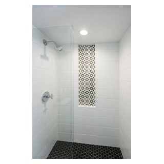 Pilot House - Farmhouse - Bathroom - Cincinnati - by Ryan Duebber ...