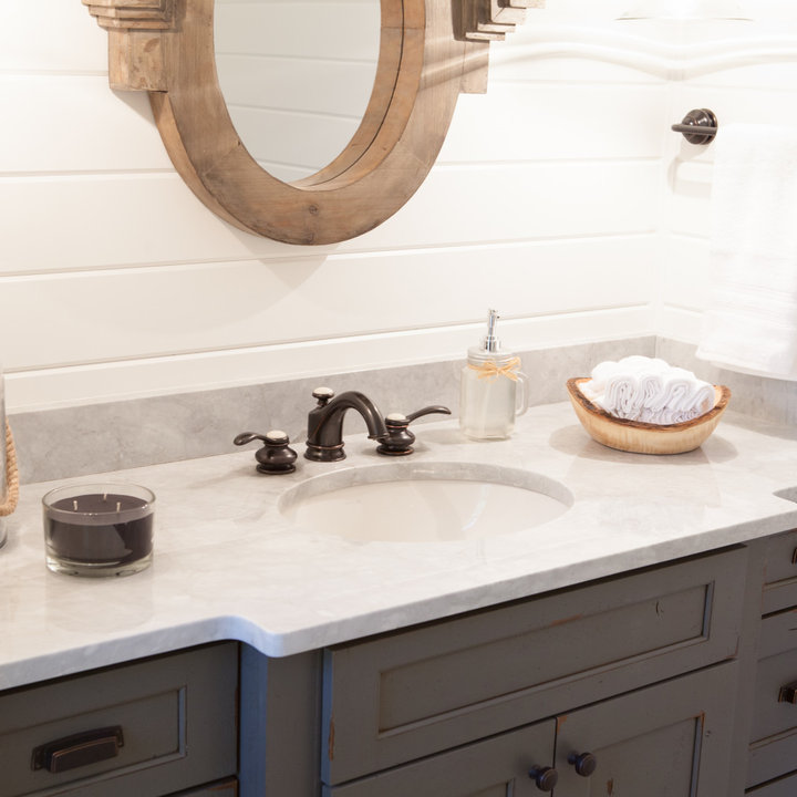 75 Farmhouse Powder Room Ideas You'll Love - May, 2025 | Houzz