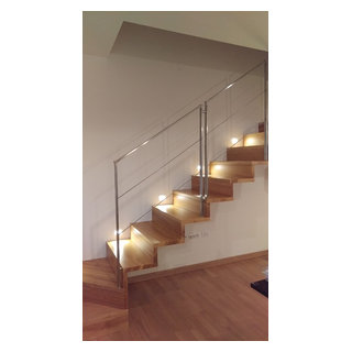 Scala a sbalzo con sottogrado - Contemporary - Staircase - Other - by ...