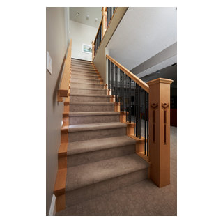 Custom Newel Post with Iron and Wood Railing - Craftsman - Escalier ...