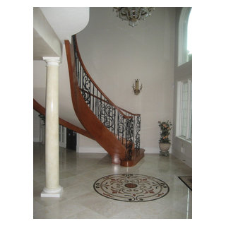 Foyer & Staircase: Traditional Tuscan Home Design - Clásico - Escalera ...
