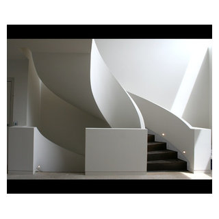Geometric curved stair with curved dwarf wall balustrade - Modern ...