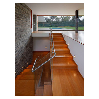 Lineal House - Modern - Staircase - Other - by Metrópolis Oficina de ...