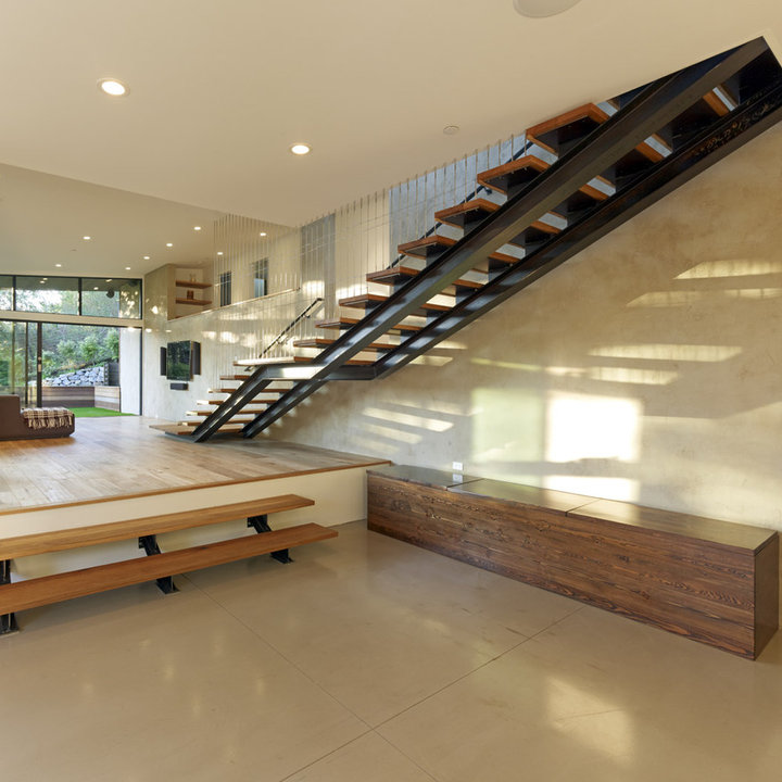 Split Level Staircase - Photos & Ideas | Houzz