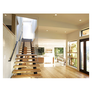 Mill Valley Contemporary SPLIT LEVEL STAIRCASE TO MASTER BEDROOM ...