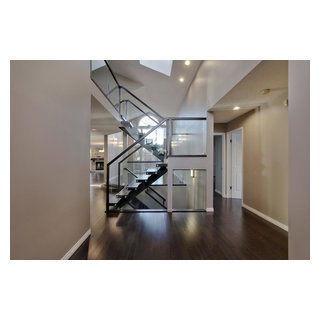Perchless Mono Stringer with Glass Railing - Modern - Staircase ...