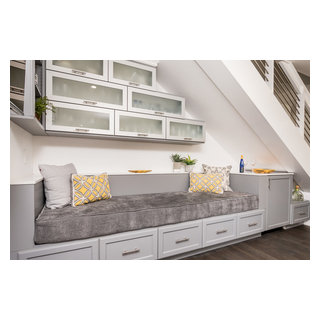Seating area under stairs - Moderne - Escalier - San Francisco | Houzz