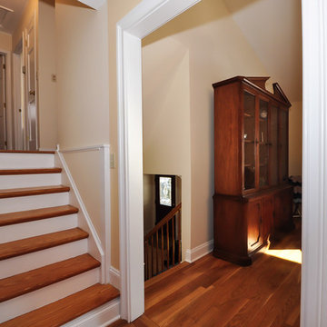 Split Level Traditional Staircase - Photos & Ideas | Houzz