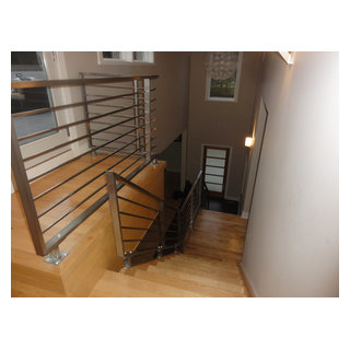 Stainless steel horizontal railing - Contemporary - Staircase ...