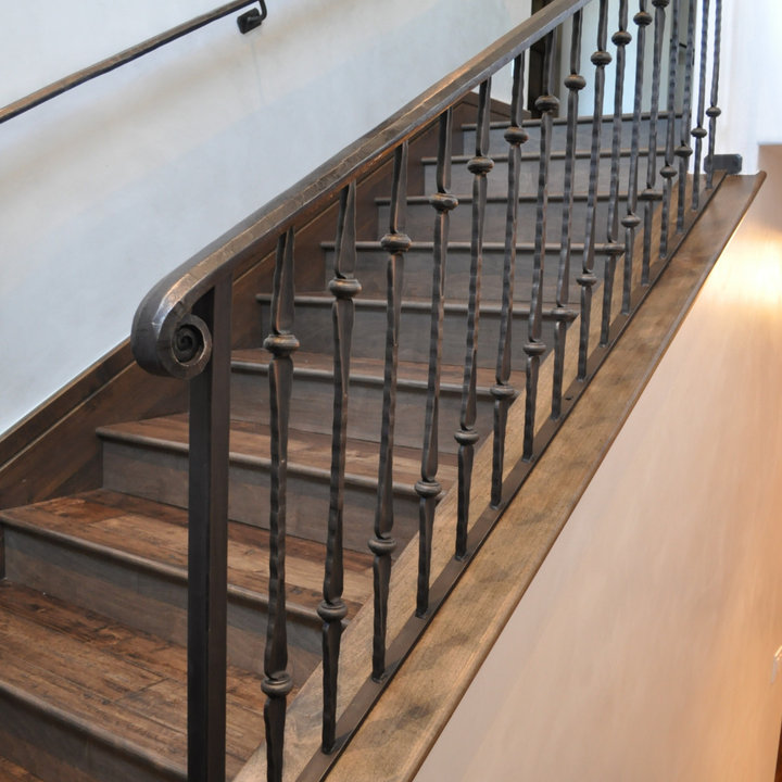Enclosed Staircase Railing - Photos & Ideas | Houzz