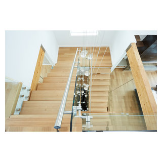 white oak mono stringer with stainless steel hand rail - Modern ...