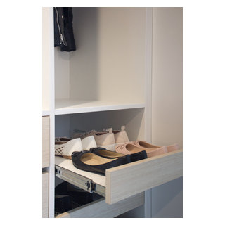 Scandinavian style walk in wardrobe - Scandinavian - Closet ...