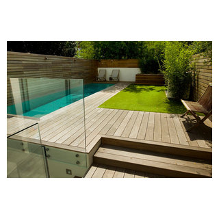 Contemporary Small Garden in Fulham, London - Contemporary - Pool ...