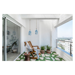 The yellow door pent house design by between walls pune - 地中海 - ベランダ ...