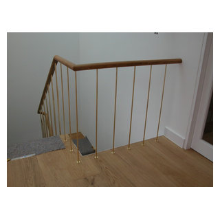 Messinggeländer in einer Privatvilla in Köln - Contemporary - Staircase ...