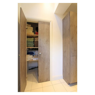 In-Frame Oak & Painted Shaker Kitchen in Parma Grey - Contemporary ...