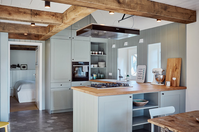 Houzz Tour: Storybook Thatched Cottage on the North Sea