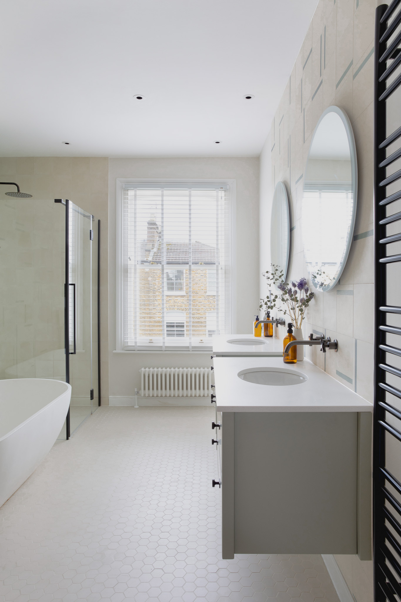 Houzz Tour: How a Tatty Rental Became an Elegant Family Home | Houzz IE