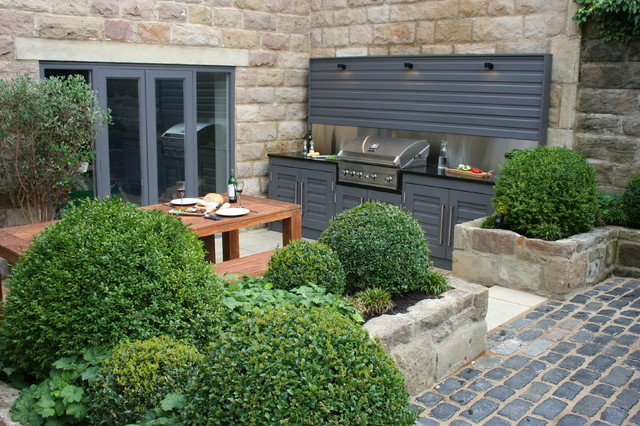 Garden Tour: A Stylish Small Garden With an Outdoor Kitchen | Houzz IE