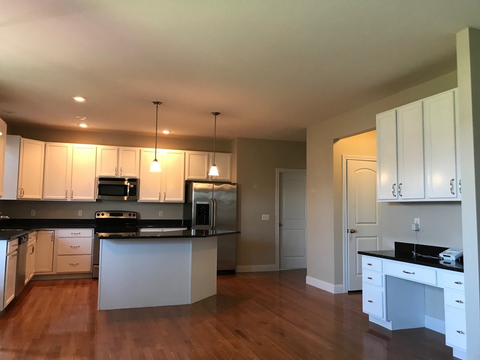 Ideas for backsplash... color pop... barstools..island...?