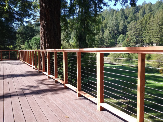Honorable Mention - 2022 - Rustic riverside deck - Clásico - Terraza y ...