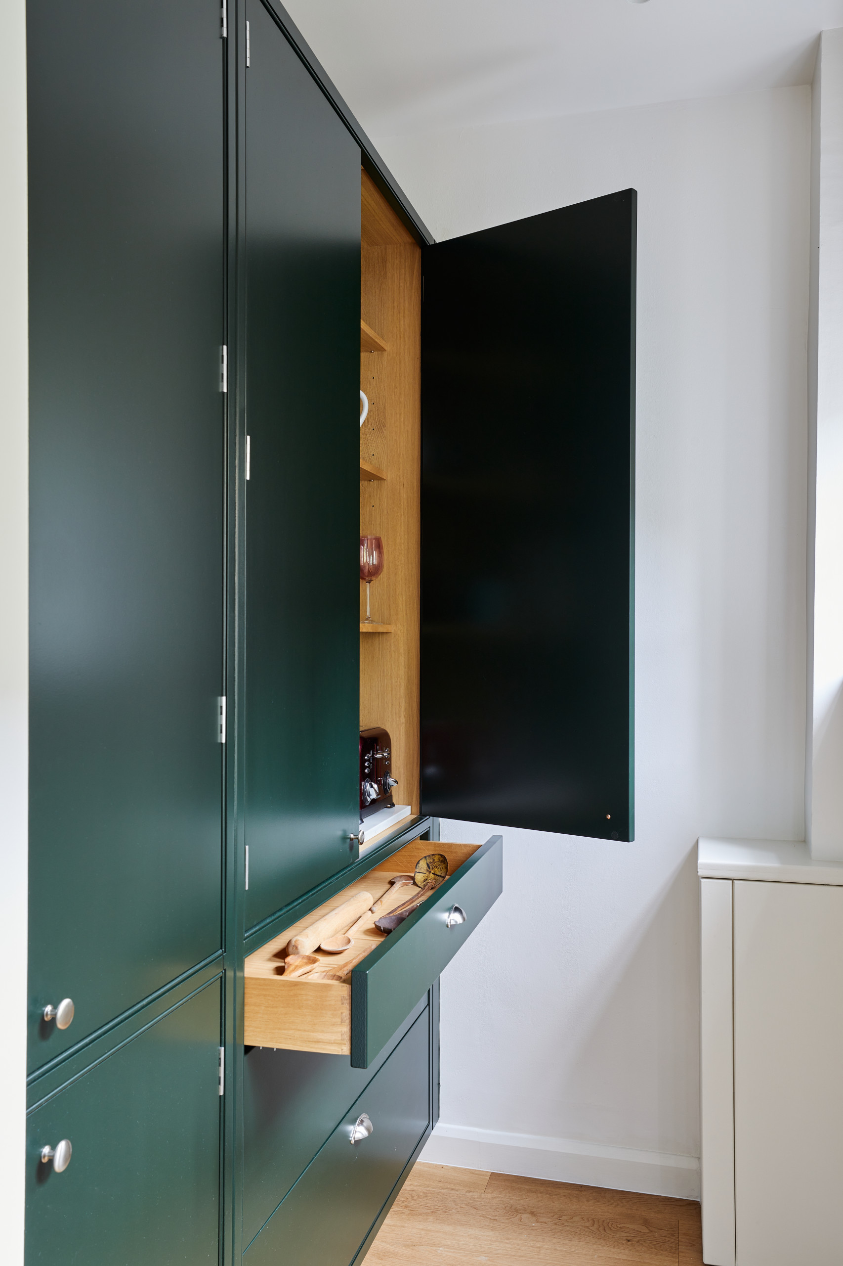 Greenwich Obsidian Green.