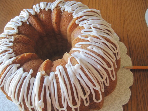Tiered/Stacked Bundt Cakes - Using Dowels