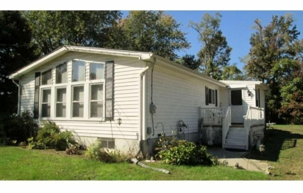 Help! Sideways house looks like a trailer!