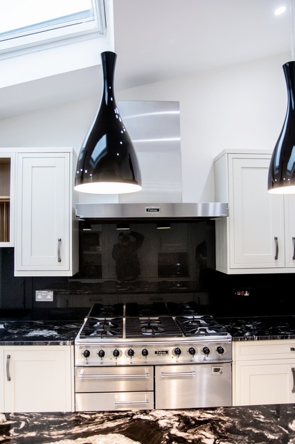 "SATIN BLACK" glass splashback on white kitchen - Modern - Kitchen ...
