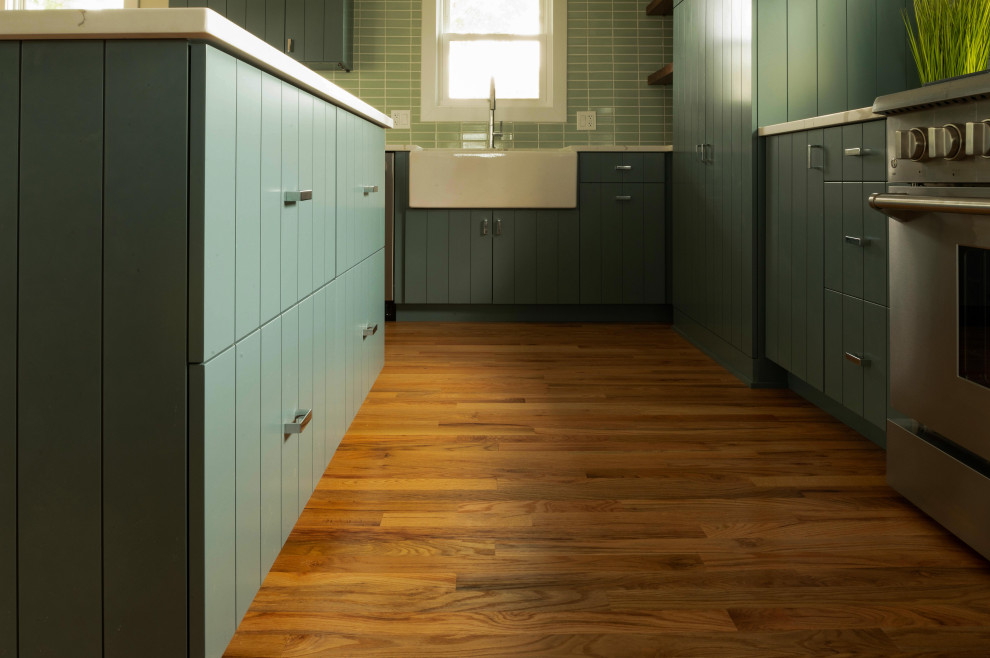 Kerf Groove Green Cabinets - Farmhouse - Chicago - by Amish Custom ...
