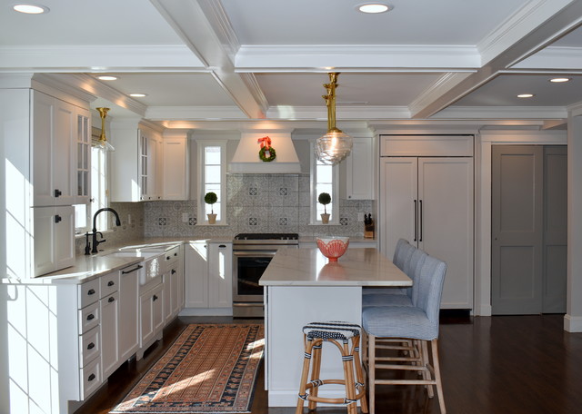 Wellborn Forest Hamilton door style in Arctic White and Oyster - Shabby ...