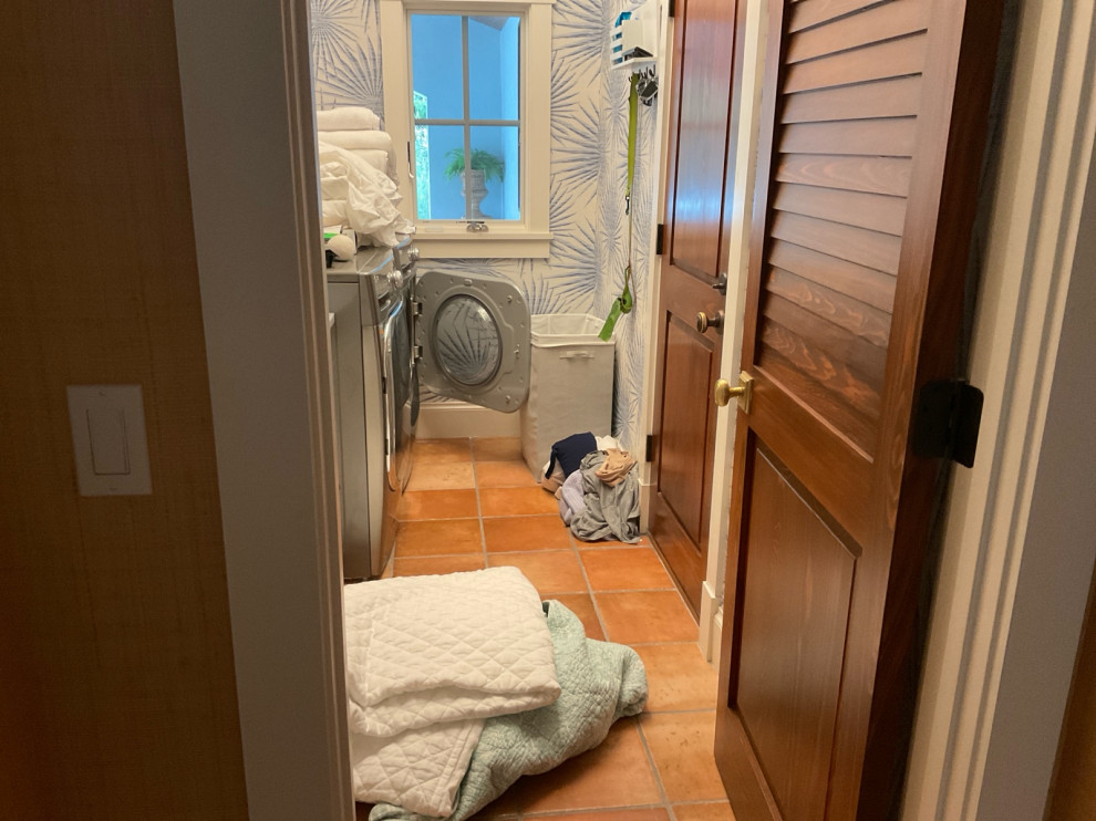 Hello, need ideas to create laundry room in garage space