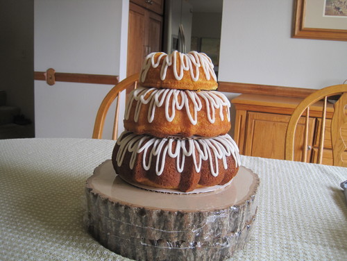 Tiered/Stacked Bundt Cakes - Using Dowels