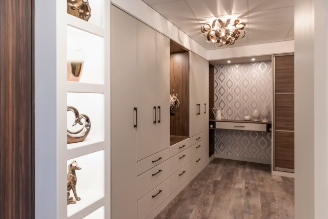 Porcelain with woodgrain texture & Cashmere Matt & Walnut wardrobe ...
