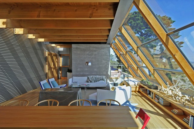 Houzz Tour: A Light-Filled Home Clings to a Cliff