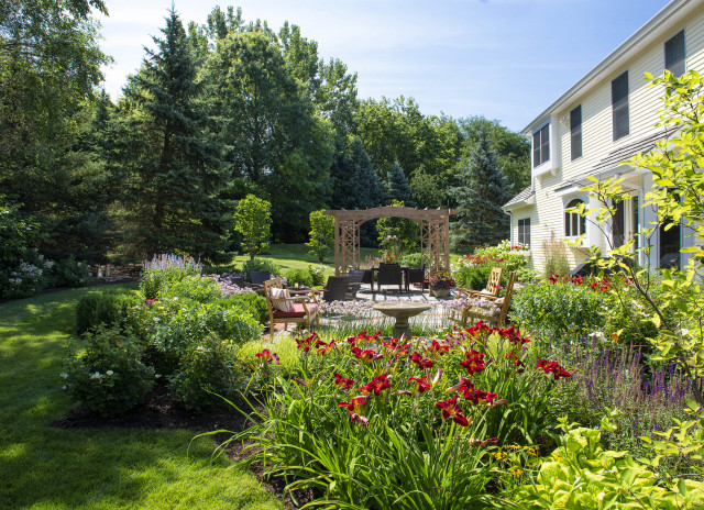 Patio of the Week: Cottage Garden-Inspired Style for a Farmhouse