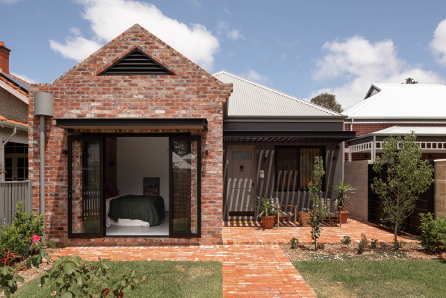 A Recycled-Brick Home in Perth With Industrial Style | Houzz AU