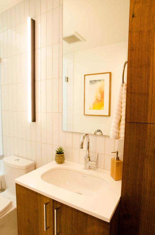 Mid-Century Modern Sun Soaked Loft - Midcentury - Bathroom - San ...