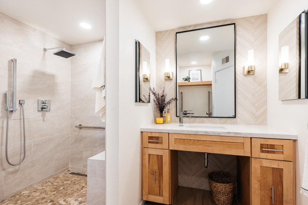 2022 NARI CotY Award-Winning Universal Design Projects - Classique Chic - Salle de Bain - Los ...