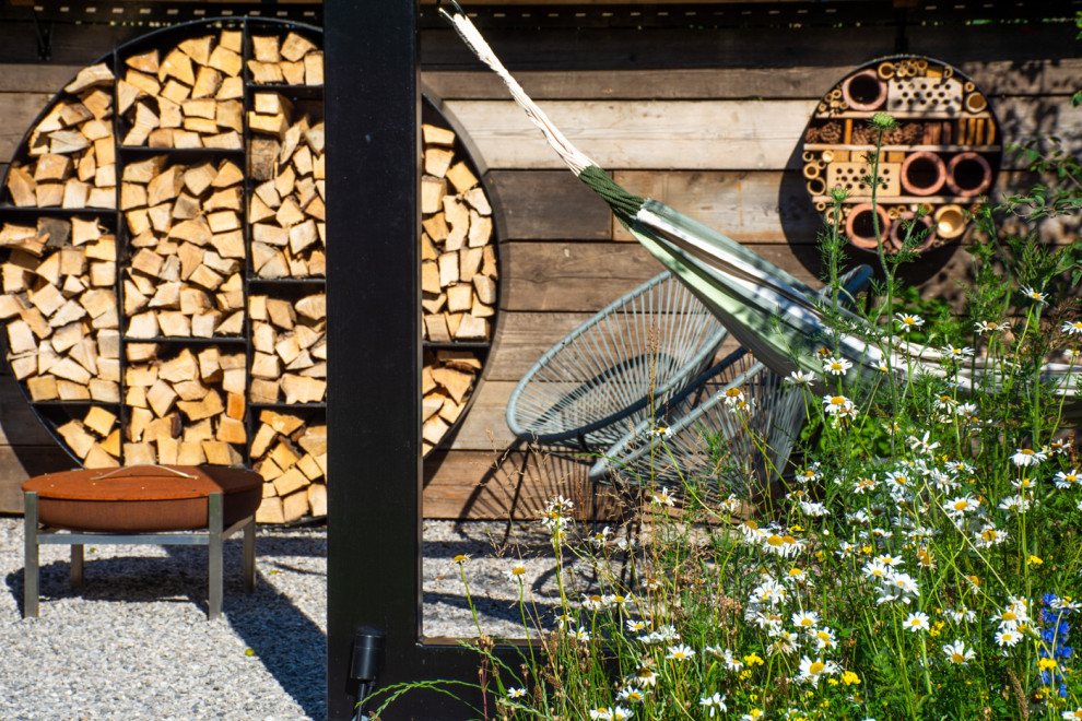 Wild modern garden - Modern - Manchester - by Robert Hughes Studio Ltd ...