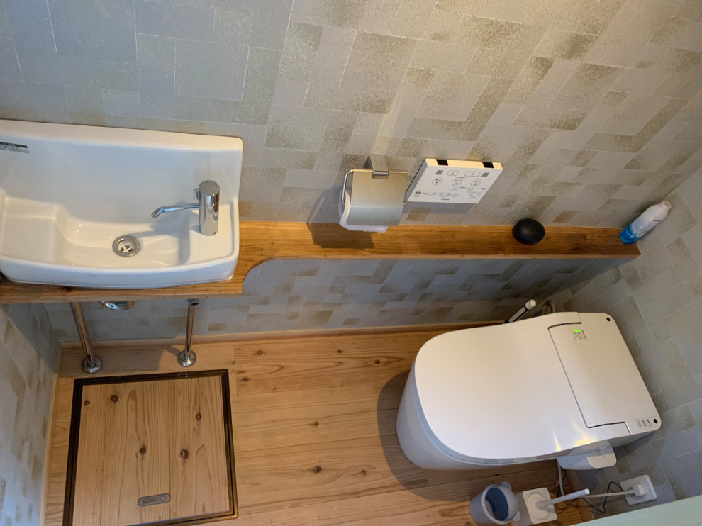トイレと手洗いカウンター - Japanese - Powder Room - Other - by 株式会社きくはら工務店 | Houzz