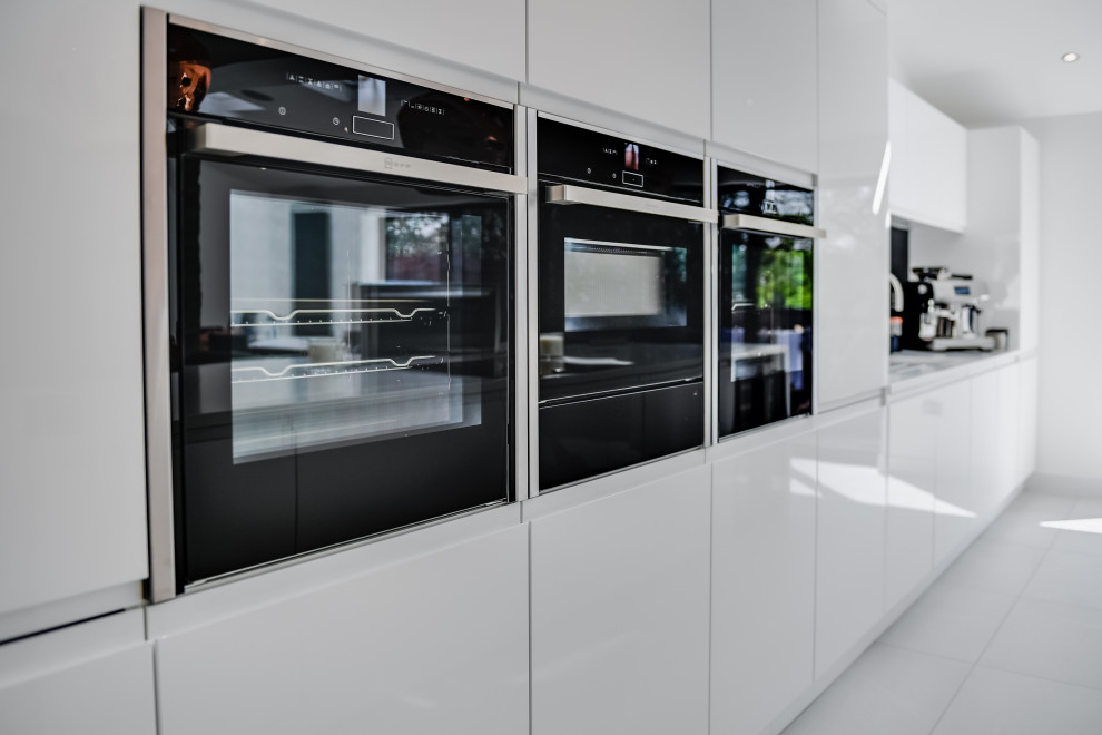 Strada Gloss Kitchen by Homestyle Kitchens - Contemporary - Kitchen ...