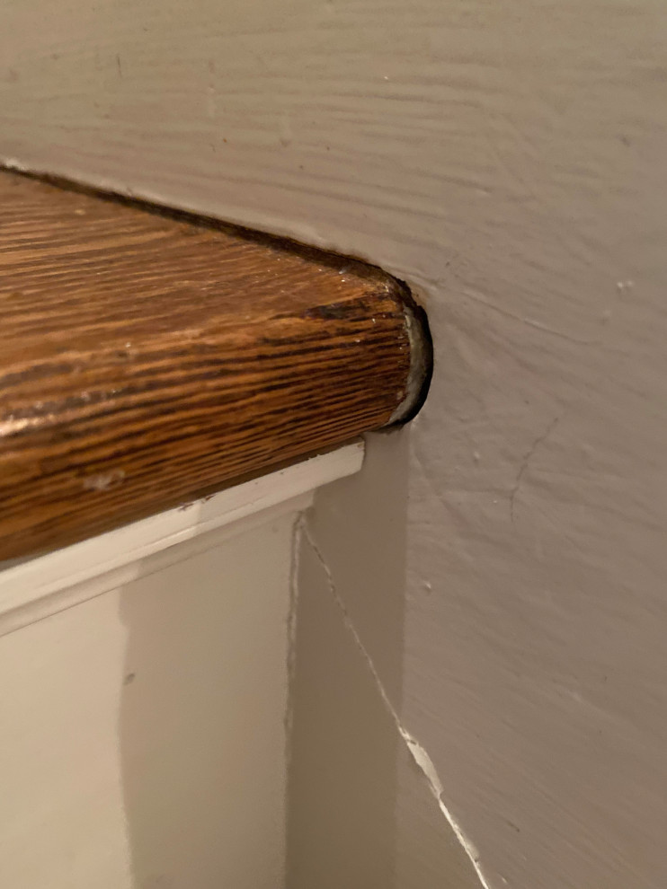 Gap between stair floor and wall
