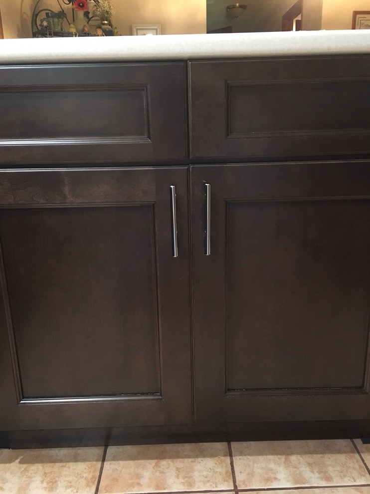 Placement of drawer pulls on shaker style drawers