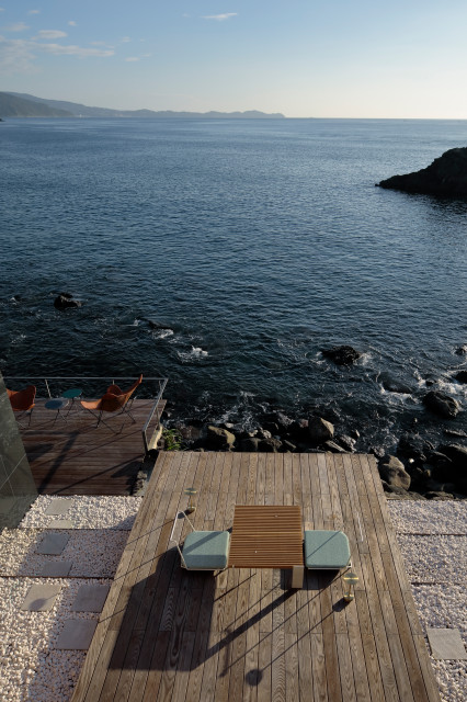 Cliff House -岸壁の景- - Japanese Modern - Deck - Tokyo - by hannat ...